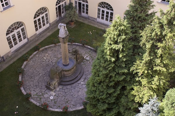 Titkos kertek és terek Budapesten, városnéző séta a Belvárosban ...