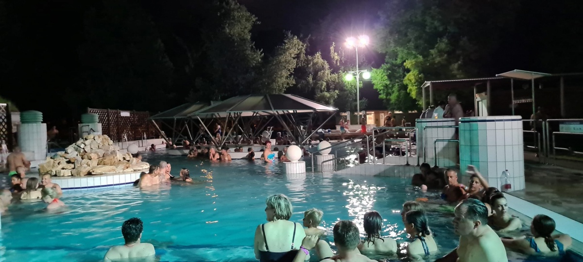 Éjszakai fürdőzés Eger - Programturizmus