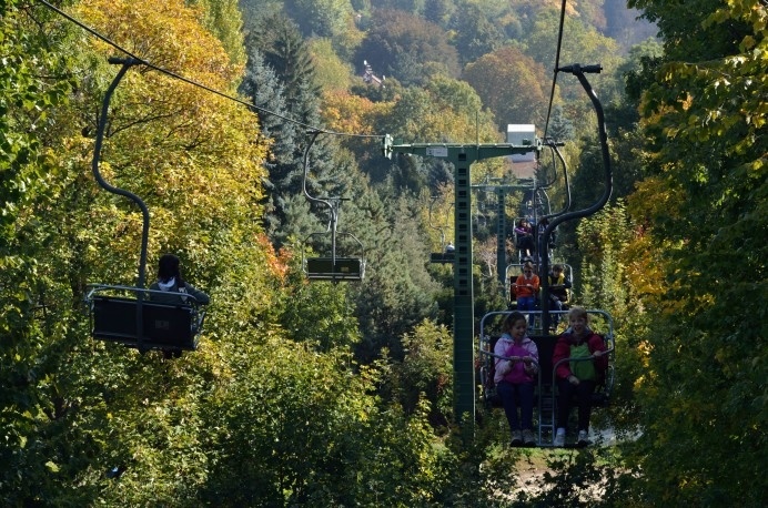 Libegő Budapesten, repülő székekkel Budapest felett a János-hegyen ...