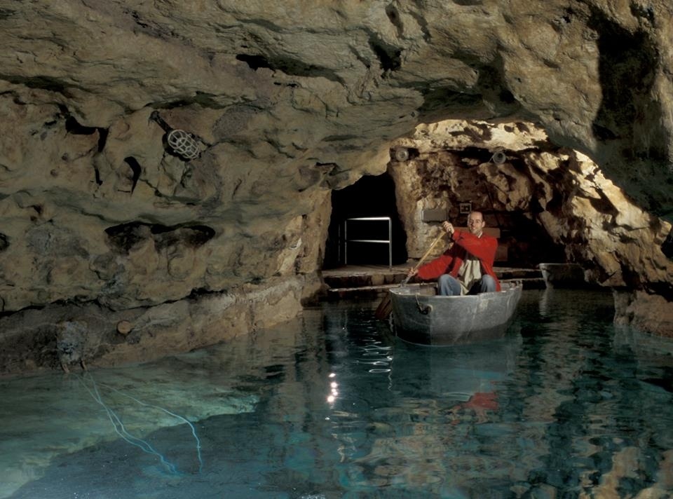 Tavasbarlang látogatás és csónakázás Tapolcán - Programturizmus